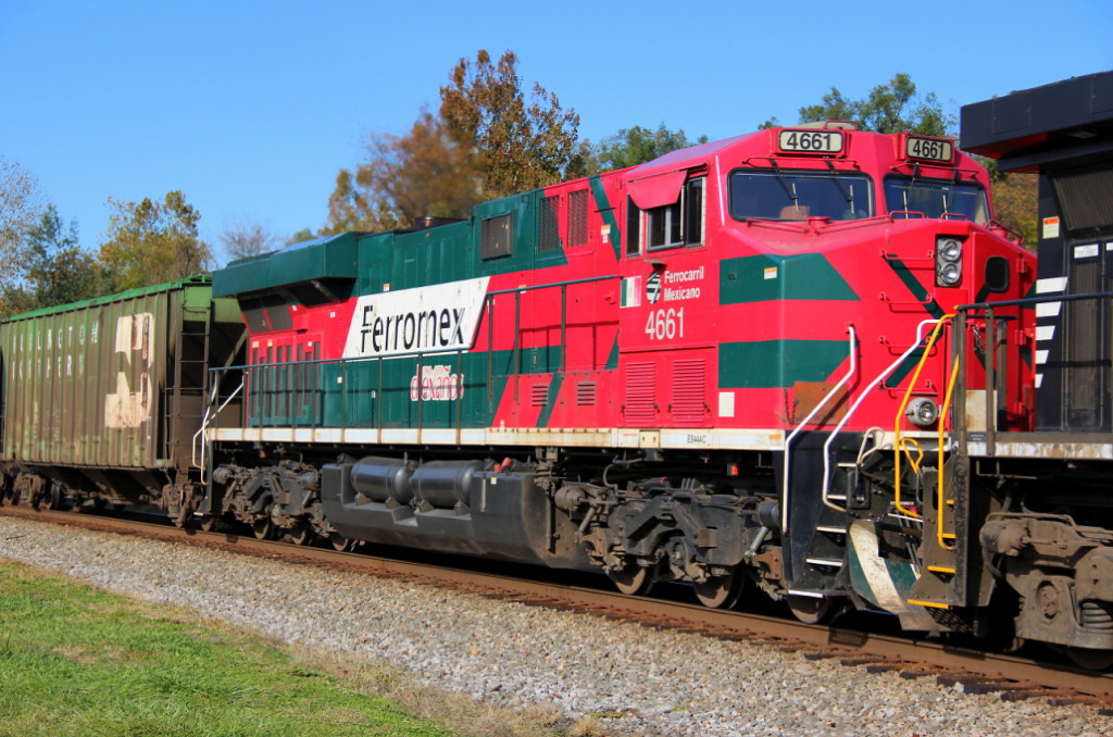 Roster Image of Ferromex ES44AC #4661 @ 1046 hrs